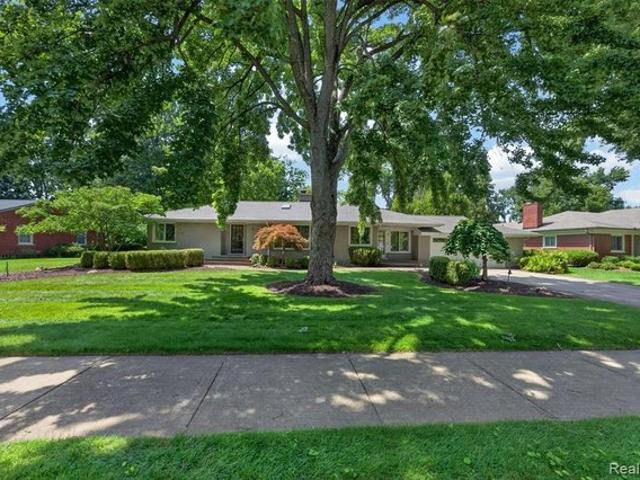 32873 Norchester St, Beverly Hills, MI 48025