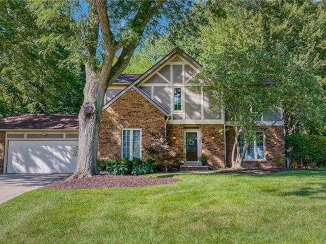32871 N Burr Oak Dr, Solon, OH 44139