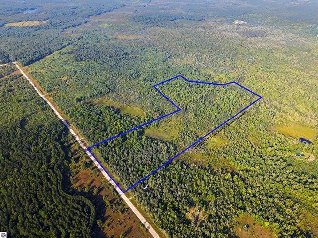 3288 NE Wheeler Lake Rd, Kalkaska, MI 49646