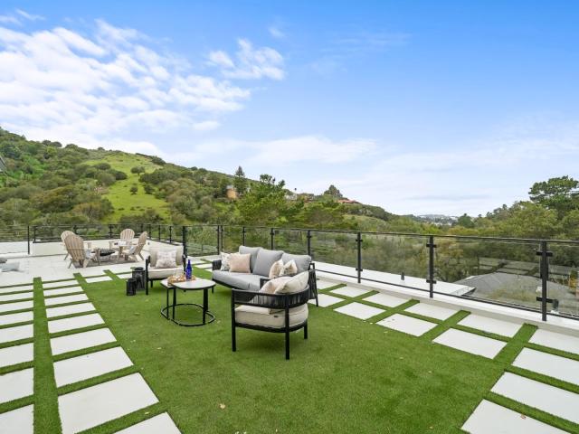 3288 Oak Court