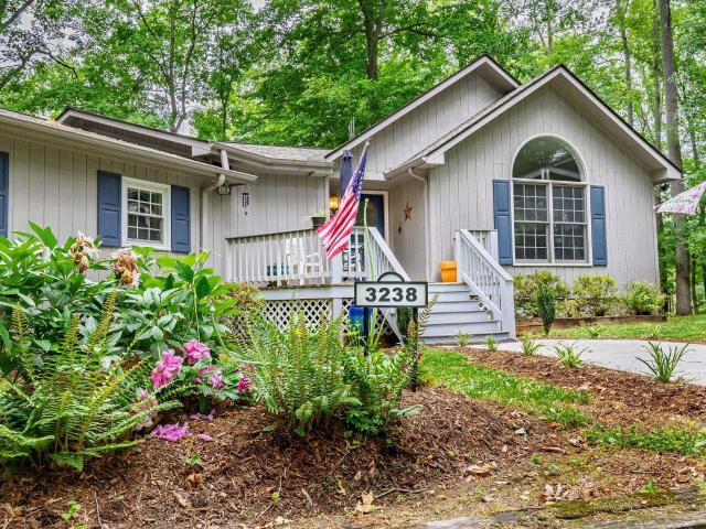 3288 wooded acres ln