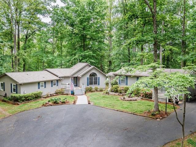 3288 Wooded Acres Ln, Charlottesville, VA 22911
