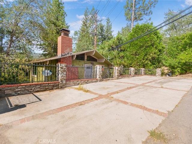 32892 Lone Pine Dr, Running Springs, CA 92382