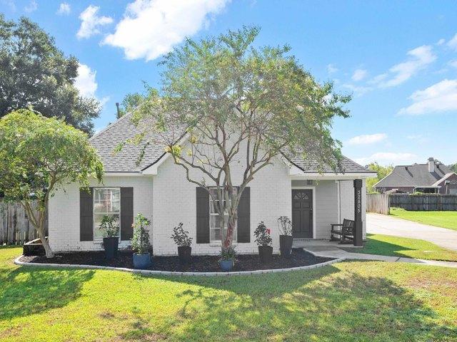 32805 Hemingway Ave, Denham Springs, LA 70706