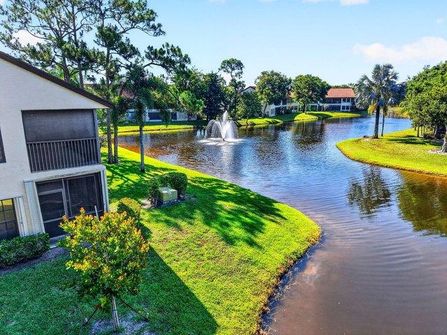 3281 Jog Park Dr, Greenacres, FL 33467