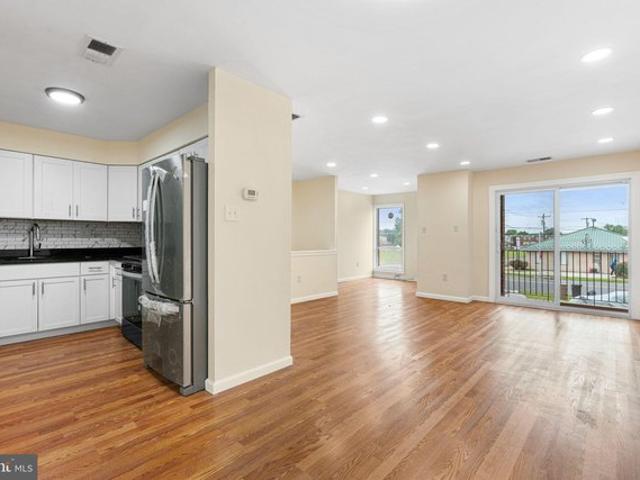 3281 Red Lion Rd, Philadelphia, PA 19114