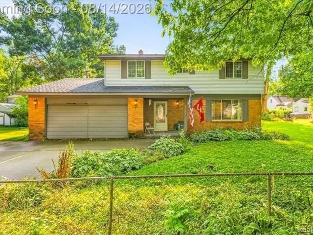 3281 Royal Blvd, Commerce Township, MI 48382