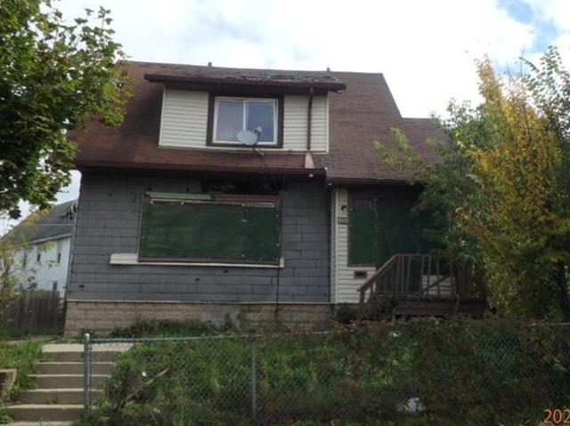 3282 N Dr Lester Carter Dr, Milwaukee, WI 53206