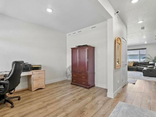 3282 E Mossy Cove St
