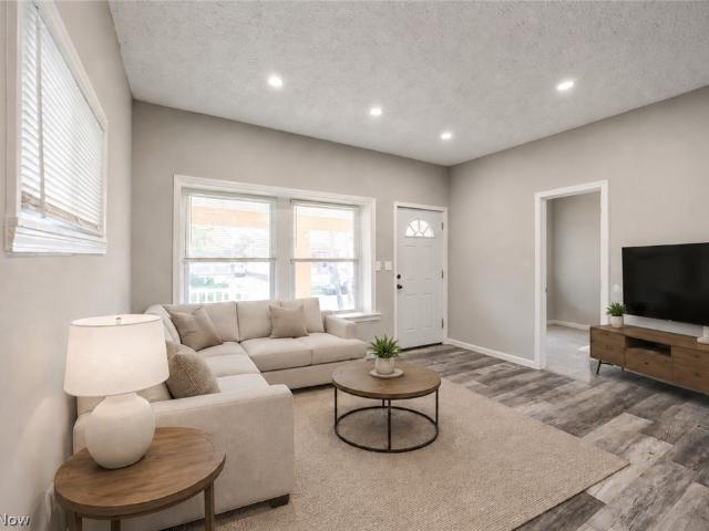 3282 W 38th Street