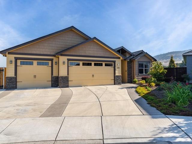 3283 Fallen Oak Dr, Medford, OR 97504
