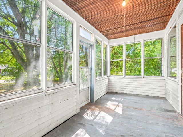 328 3rd Street SE