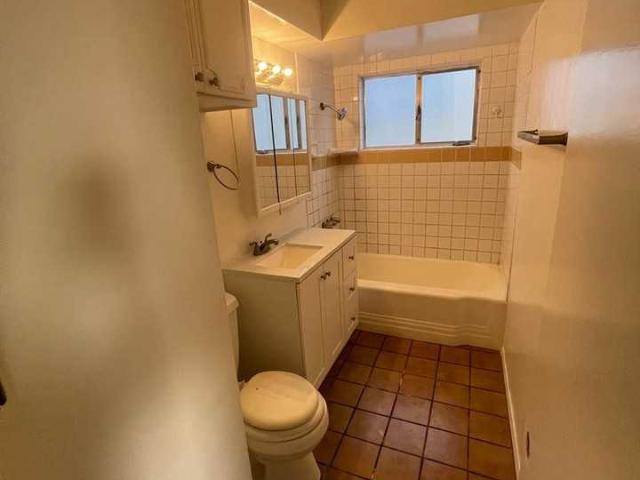 328 2 Bedroom Apartment for Rent at 2166 Thomas Avenue, San Diego, CA 92109 Pacific Beach