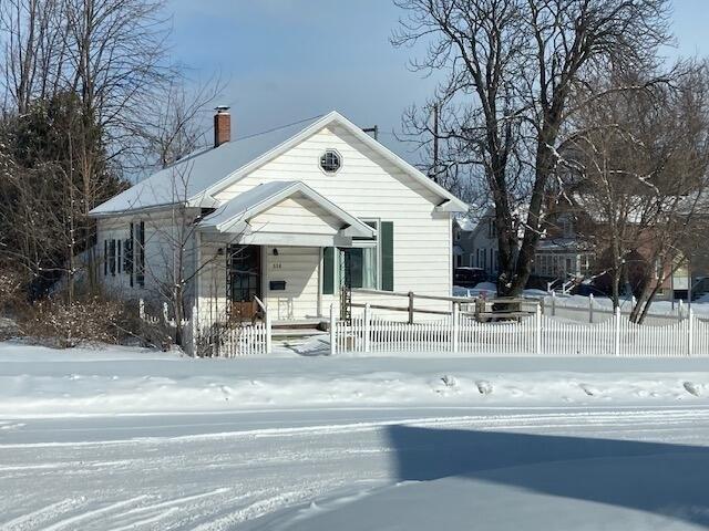 328 4th St, Manistee, MI 49660
