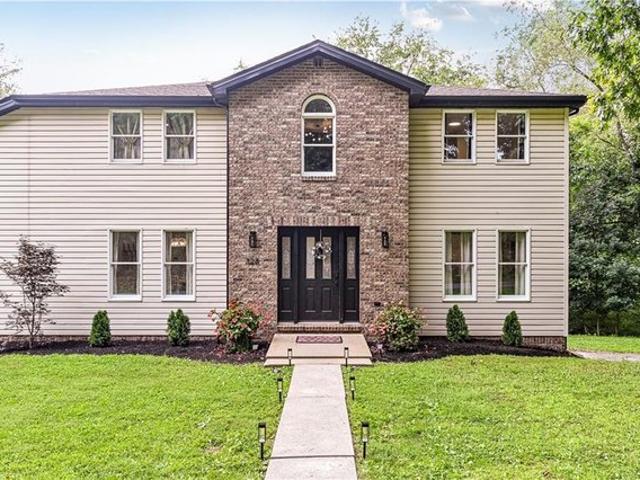 328 Comstock Dr, Irwin, PA 15642