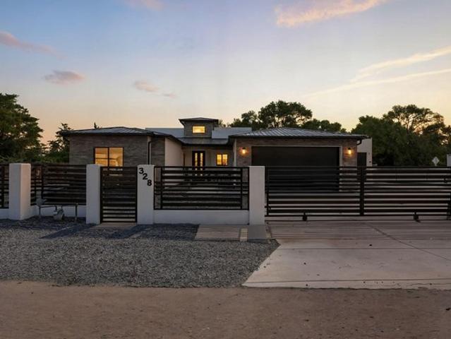 328 Camino Siete Rd SW, Albuquerque, NM 87105