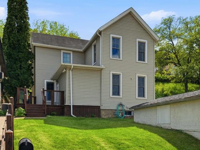 328 Chapel Ct, Dubuque, IA 52001