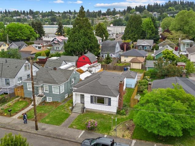 328 Garden Avenue N