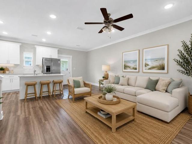 328 Date Palm Ln, Freeport, FL 32439