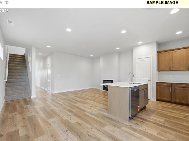 328 E Wilson ST