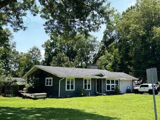 328 Forest Hill Dr, Huntingdon, TN 38344