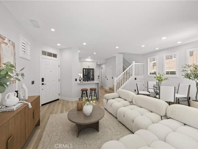 328 Flyers Ln, Tustin, CA 92782