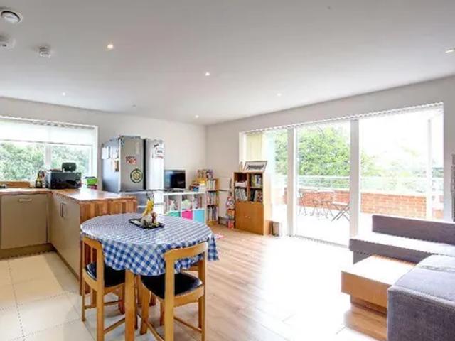 328 Kingston Road, London, SW20 8BU, United Kingdom | 2 bed apartment for rent #140226753 | Rentberry