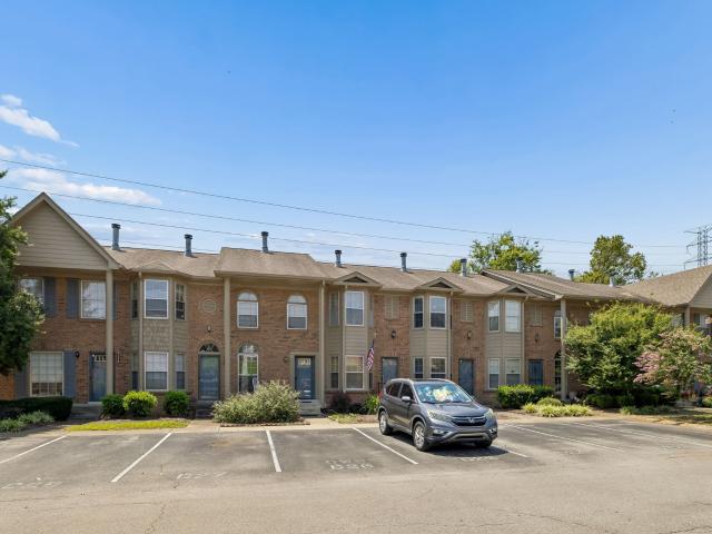 328 Hickory Pl