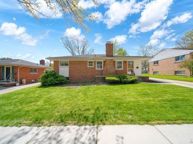 328 Hillcrest Dr, Saline, MI 48176