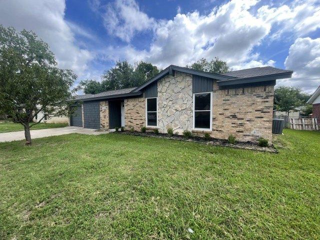 328 Hillside Ct, Burleson, TX 76028