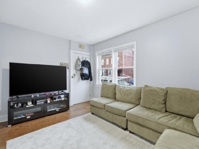 328 John St