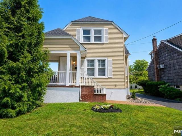 328 Mayhill St, Saddle Brook, NJ 07663