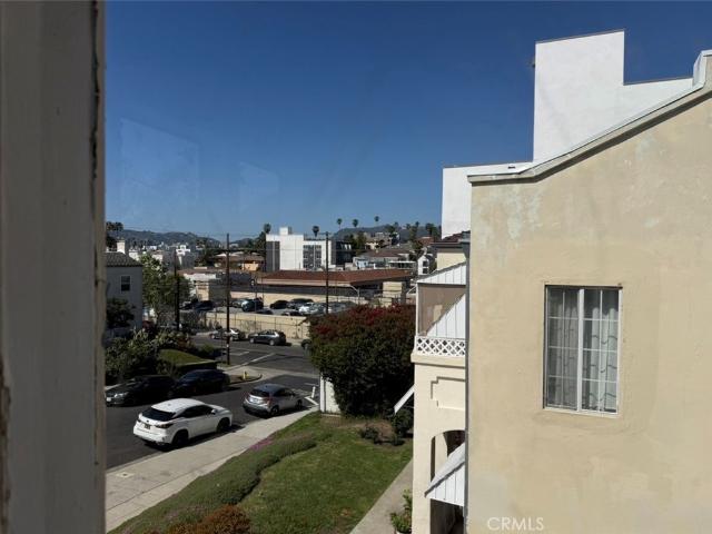 328 Mariposa Ave, Los Angeles, CA 90004 | MLS #DW26051