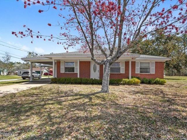 328 Menge Ave, Pass Christian, MS 39571