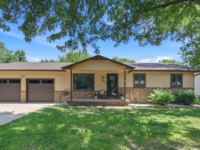 328 N Commanche Dr, Kechi, KS 67067