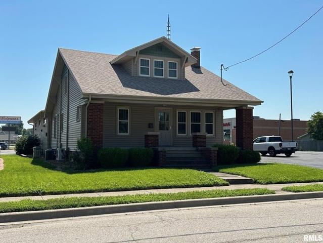 328 N Clay St, Taylorville, IL 62568