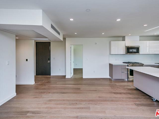 328 N Maple Drive 101
