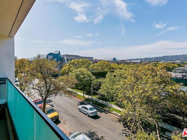 328 N Maple Drive 303