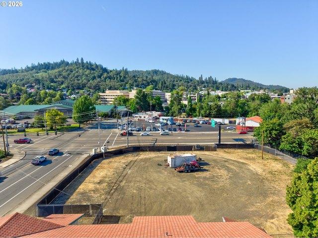 328 NE Winchester St, Roseburg, OR 97470