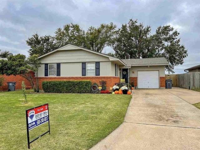 328 NW 65th St, Lawton, OK 73505