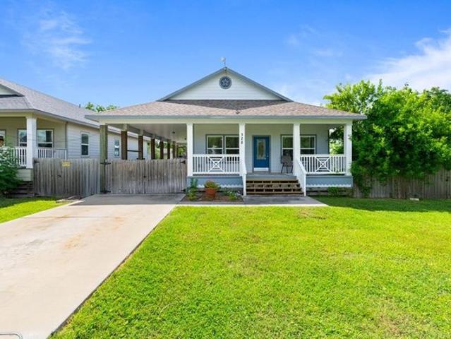 328 S Verne St, Rockport, TX 78382
