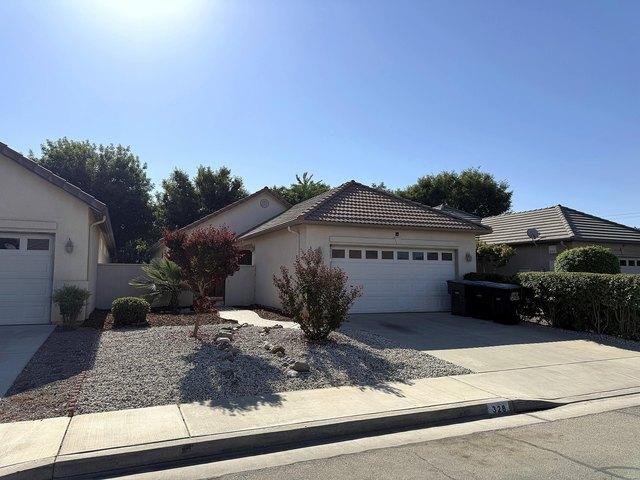 328 S Holland Ct, Visalia, CA 93292
