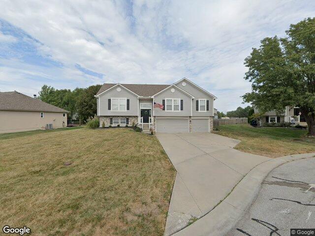 328 SW Chatham Ct, Lee's Summit, MO 64082
