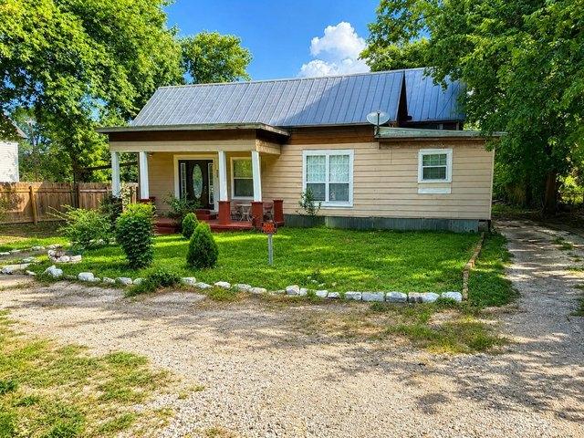 328 W Pietzsch St, Bartlett, TX 76511