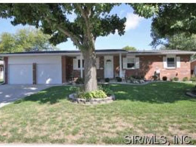 328 Venus Dr, Godfrey, IL 62035
