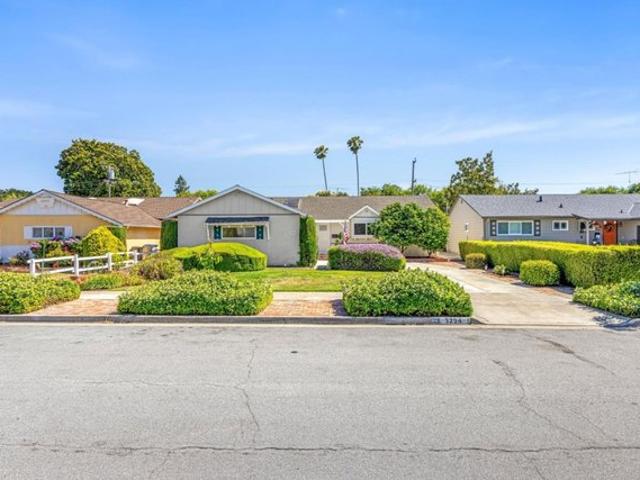 3294 Lindenoaks Dr, San Jose, CA 95117