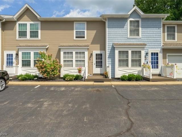 3294 Woodland Trl, Cortland, OH 44410