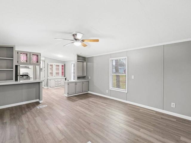 3295 N Nellis Blvd Trlr 8, Las Vegas, NV 89115