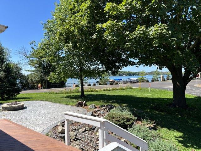 3295 N Silver Lake Dr, Oconomowoc, WI 53066