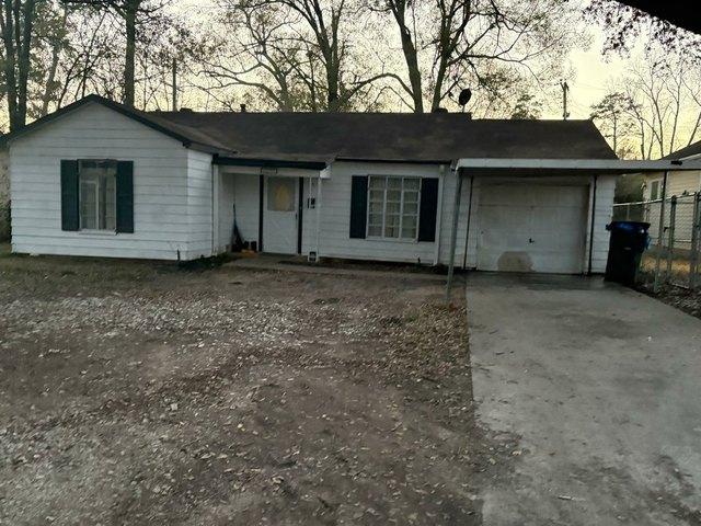 3295 Cherry Dr, Beaumont, TX 77703